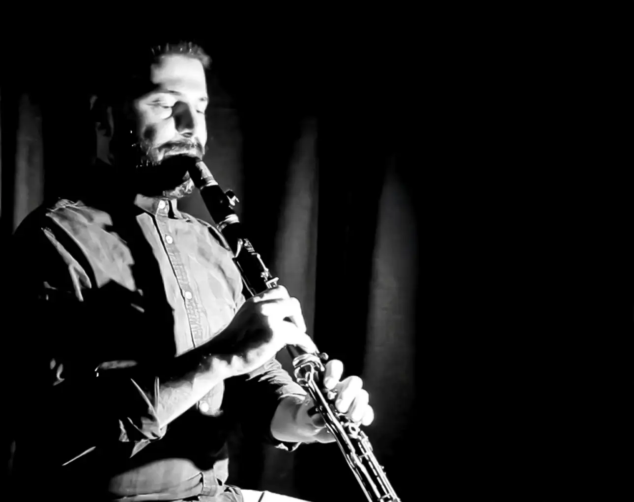 Breathing in Microtones: Mert Can Selcuk’s Clarinet Dialect